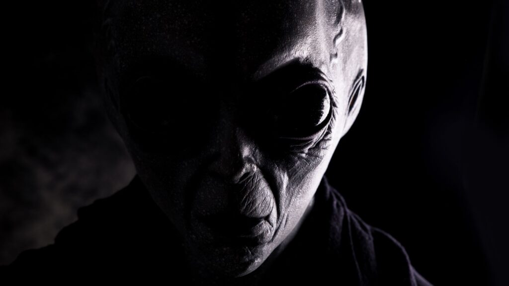 Some witnesses claim 7-foot mantis-like beings were 'watching' them ...
