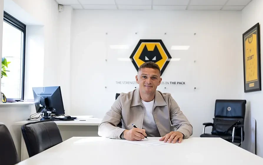 Trippier commits to Wolves despite Edwards' shock sacking