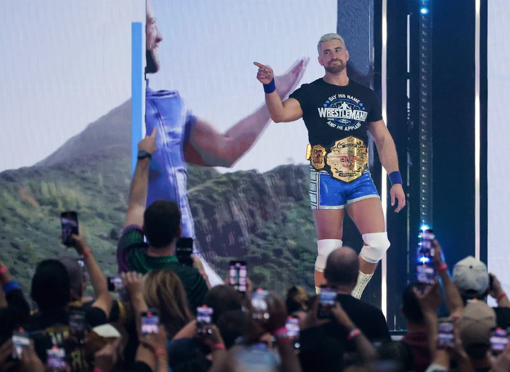 WWE superstar Joe Hendry talks love of Tim Hortons, his journey to WWE ...