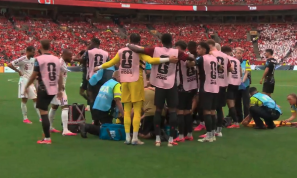 Praat mee op VP: spelers van Canada en Qatar in shock na horrorblessure