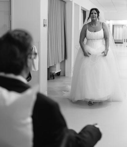 Dad walks daughter down the aisle at Cleveland Clinic after emergency ...