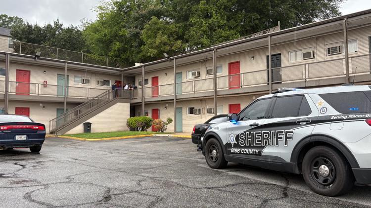 33-year-old man dead after a stabbing near downtown on Riverside Drive ...