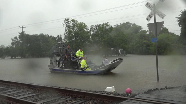 Families trapped by flooding rescued near Simmesport