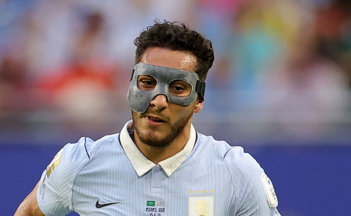 Why World Cup soccer players wear custom protective face masks during ...
