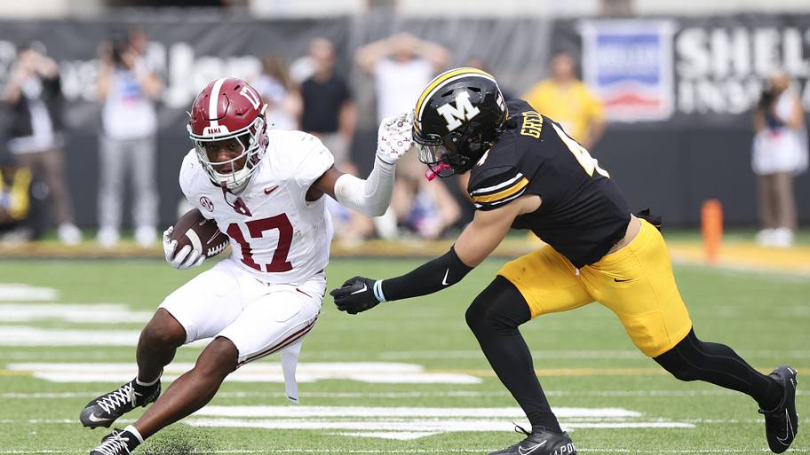 Elite 4-star EDGE recruit announces top 3 college football programs