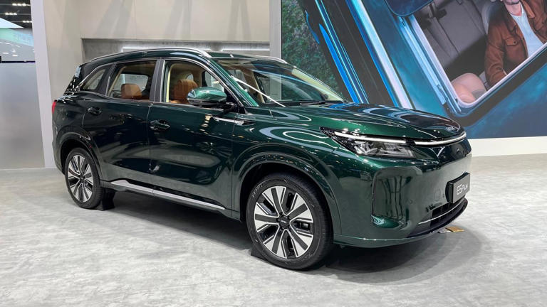DFSK E5 PLUS setir kanan debut di Hong Kong, Indonesia jadi target ...