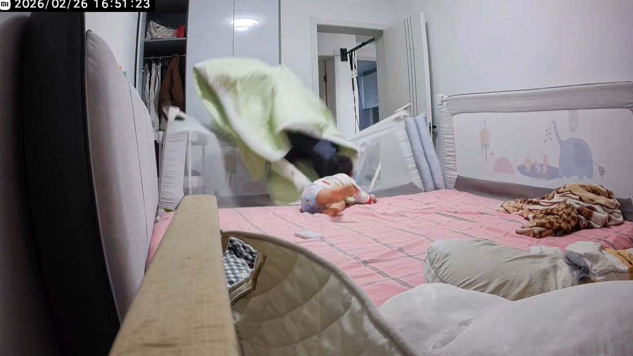 Playpen prank gone wrong: Funny fall caught on camera