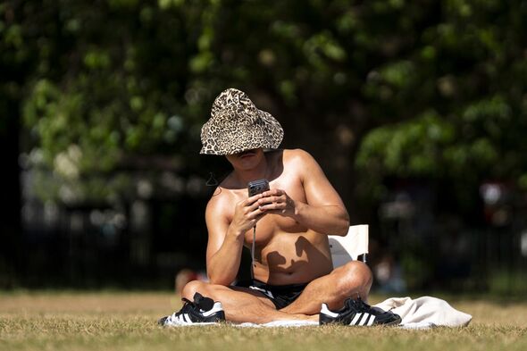 Met Office heatwave verdict as 34C scorcher forecast with amber alerts ...