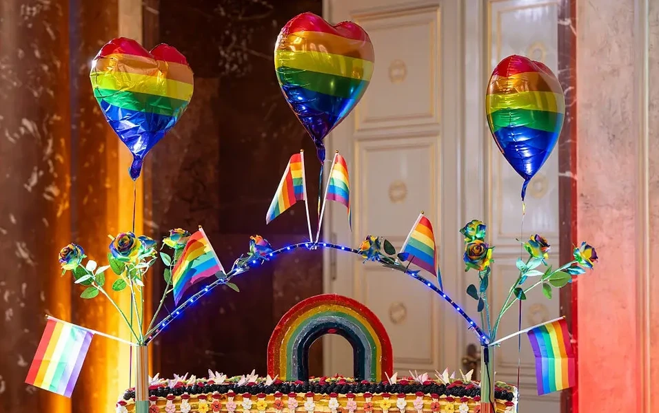 Bake a rainbow cake that wows every guest