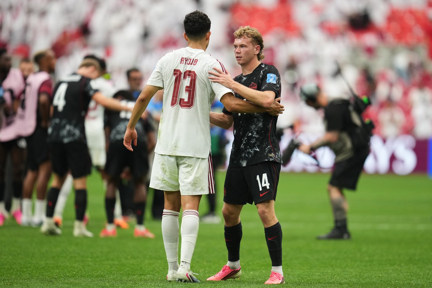 Red cards and poor defense send Qatar to its worst World Cup loss, a 6 ...