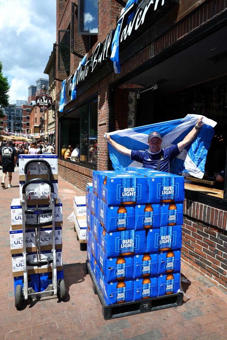 Scotland fans cause beer crisis in Boston during historic World Cup return