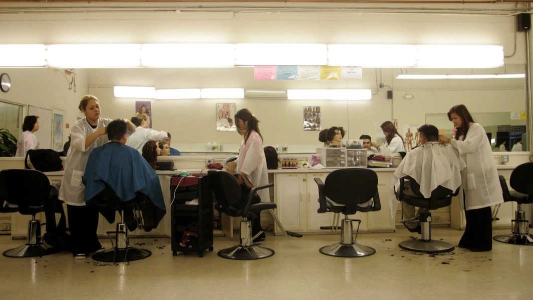 Getting affordable hair services at beauty schools
