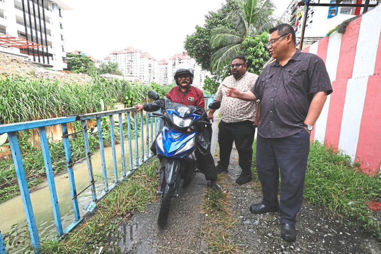 Damaged Wangsa Maju railing raises safety concerns