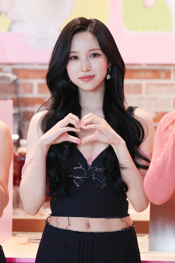S Korean girl group TWICE