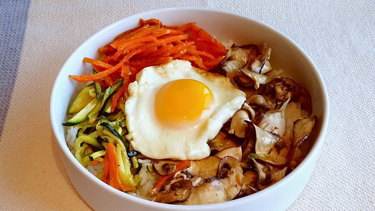 No-chop one-pan breakfast bibimbap: Easy & healthy Korean recipe!