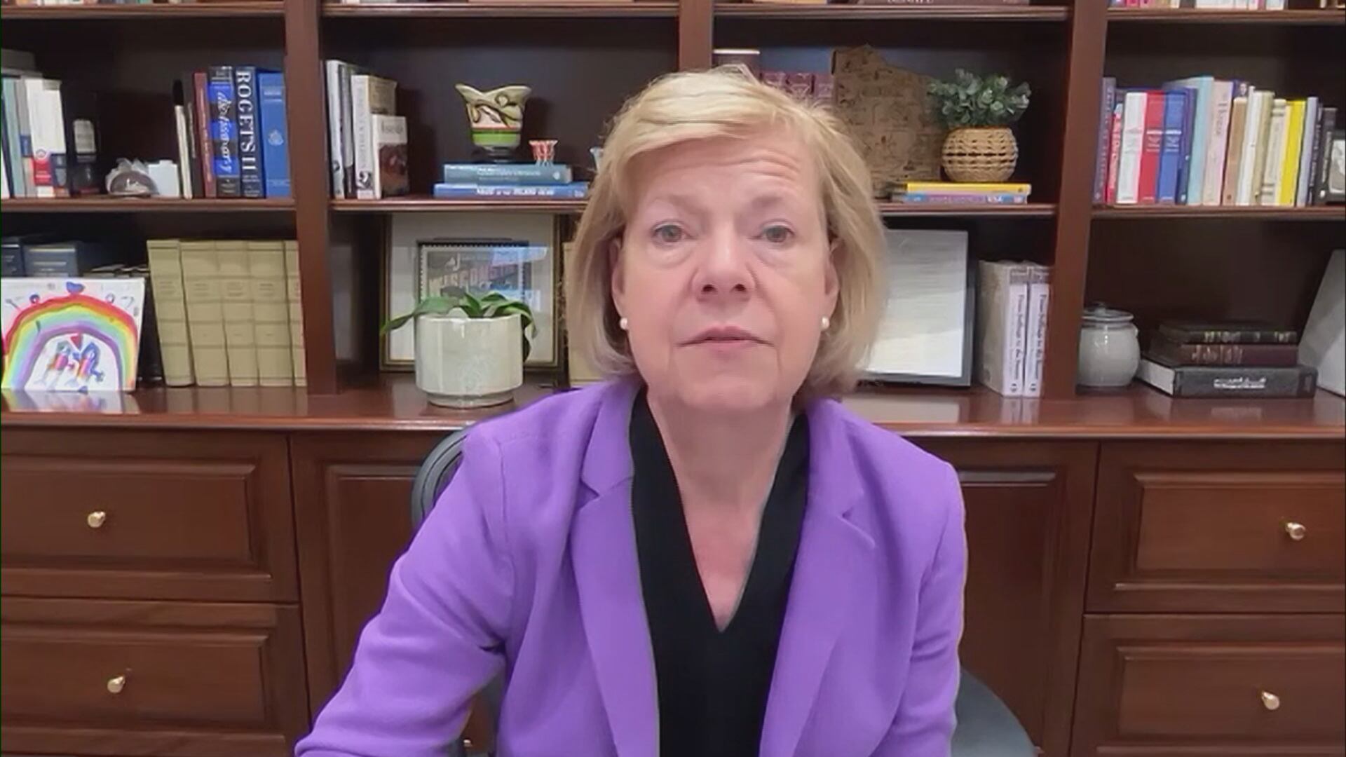 Baldwin introduces bill to restrict federal law enforcement at polling ...