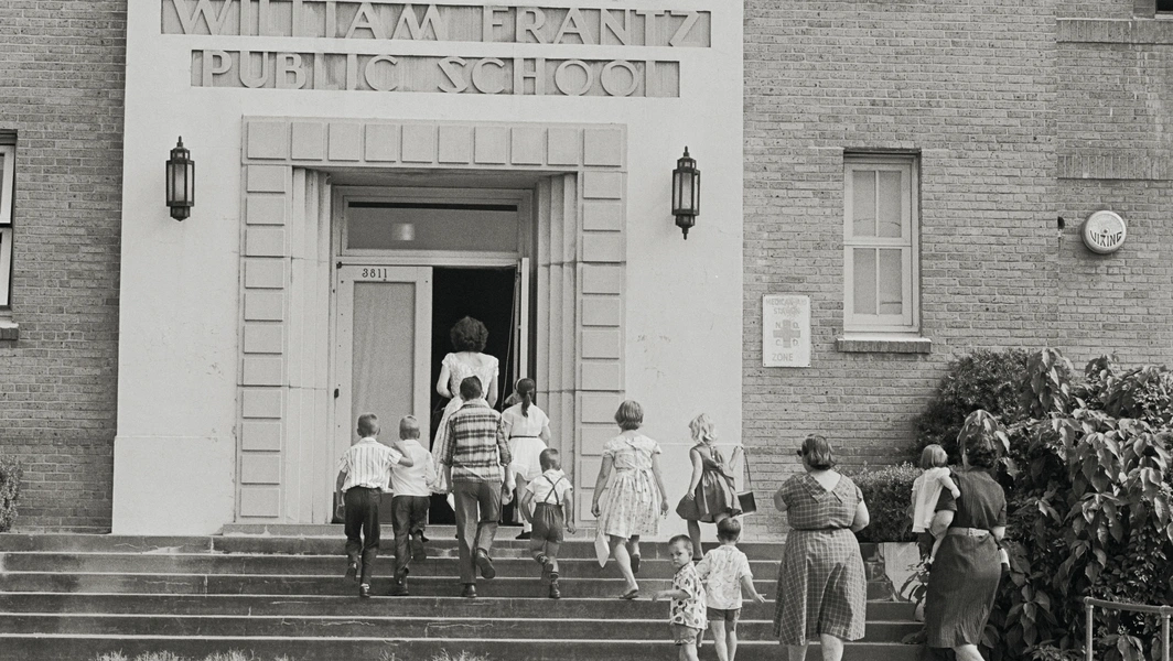 19 rare photos capturing 1960s America