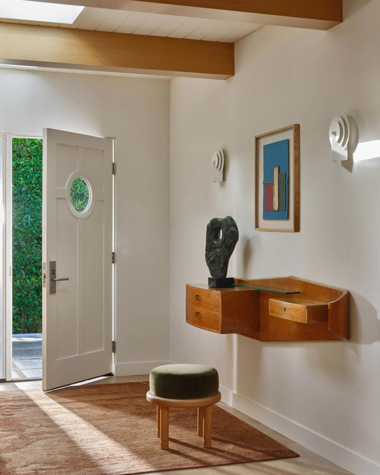 'Retro surf house' was the design directive for this Carpinteria ...
