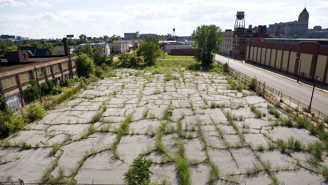 10 US cities facing decline and signs of renewal