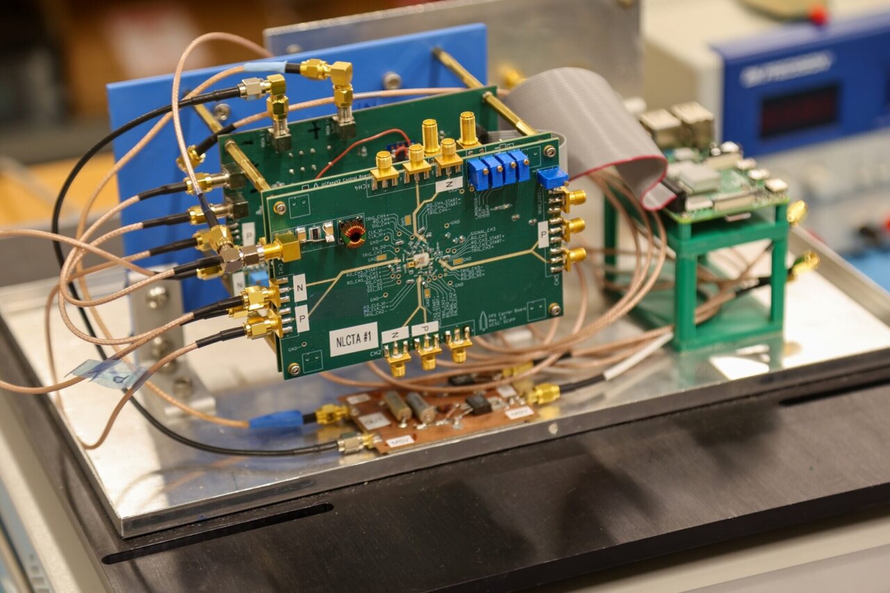 Diamond-based particle detector captures one-picosecond electron bursts ...