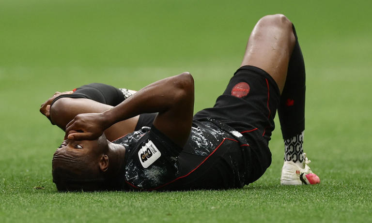 Canada star suffers horror injury in World Cup game vs Qatar: 'His leg ...