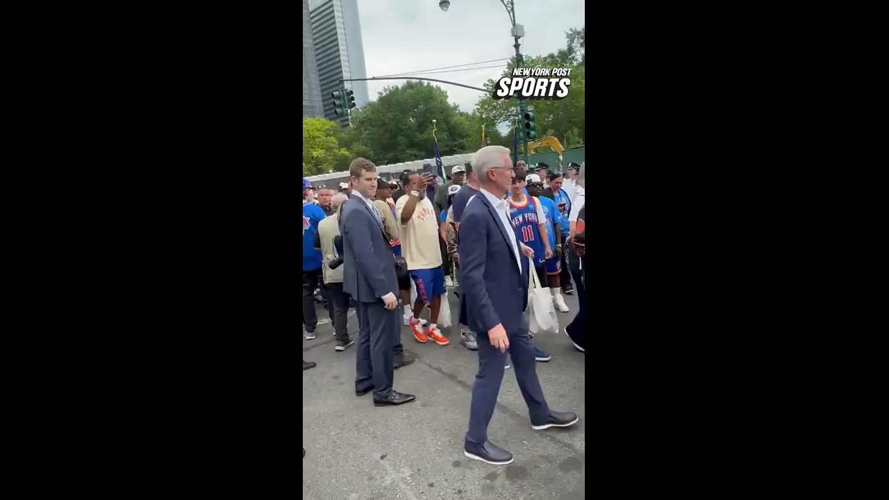 Mike Breen getting his flowers