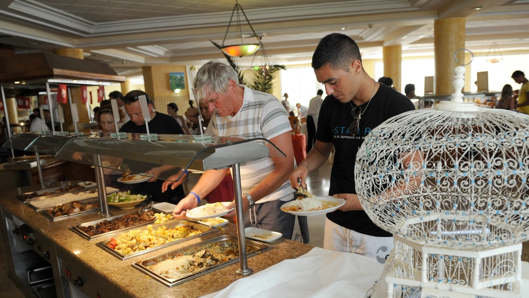 Buffet tipping etiquette explained