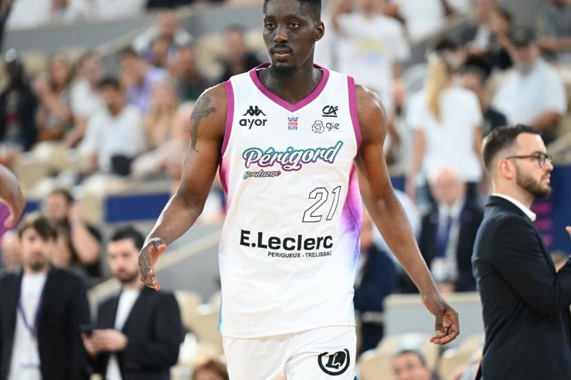 Snell signe pour la saison à venir