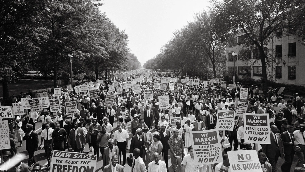 19 rare photos capturing 1960s America