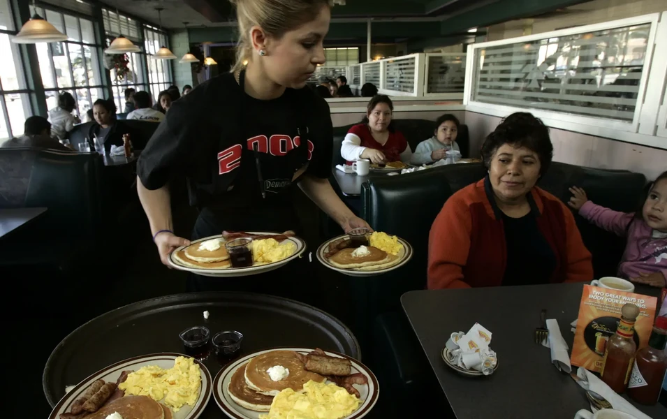 Top 7 chain restaurants for brunch, according to customers