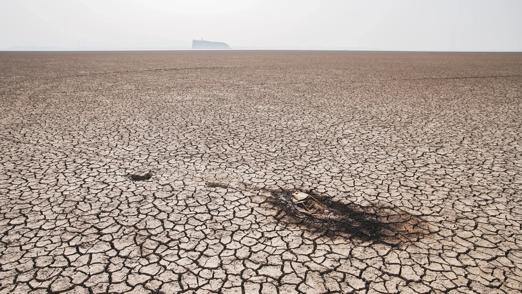 Solar panels turn seawater into drinking water