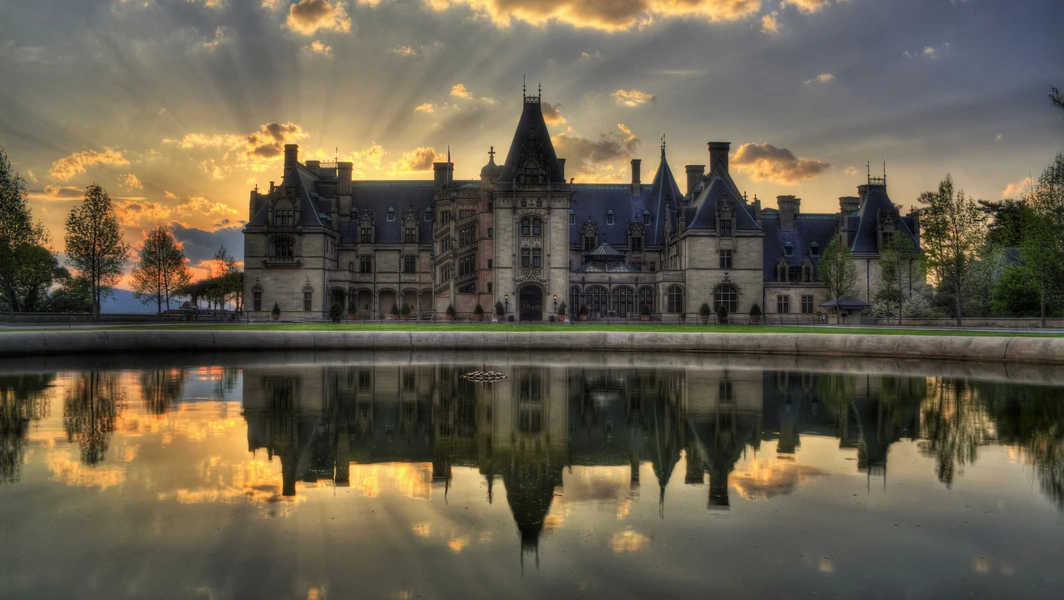 9 notable castles in North America