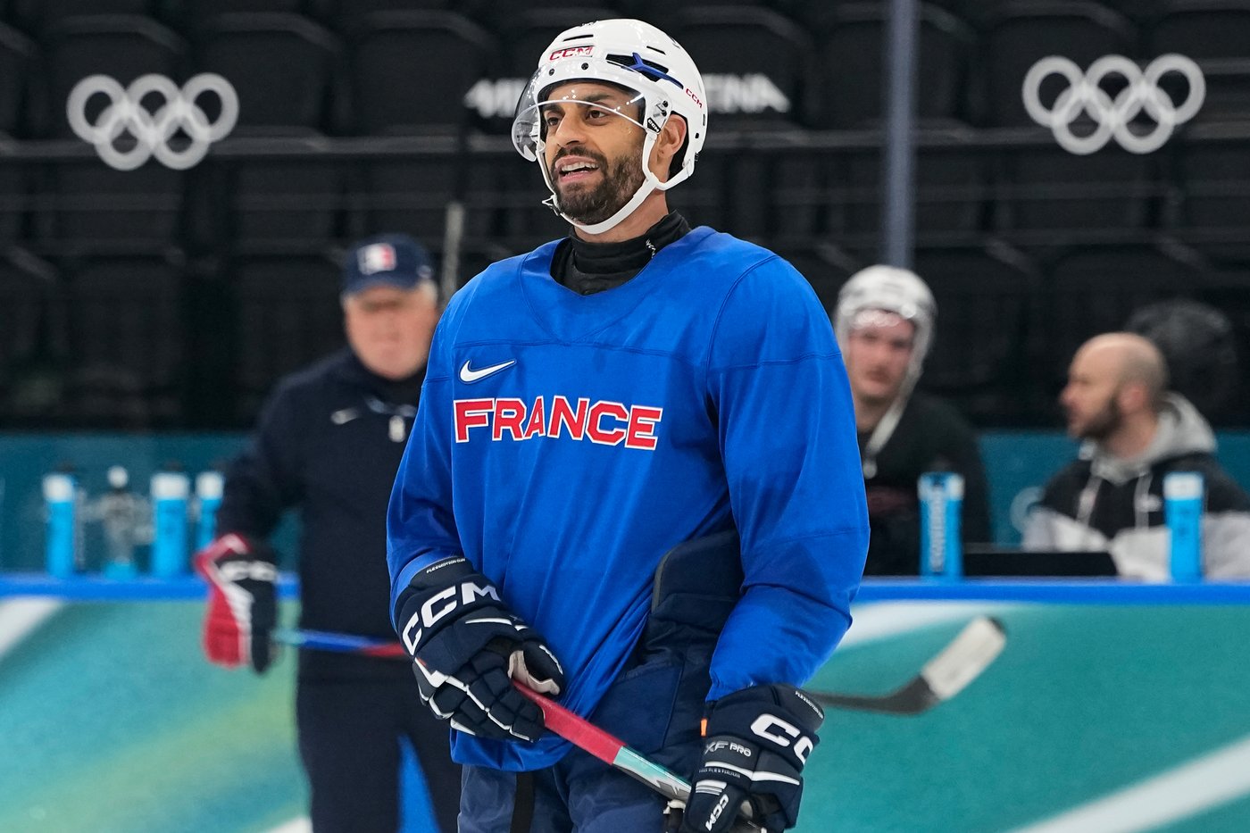 Pierre-Édouard Bellemare annonce sa retraite du hockey