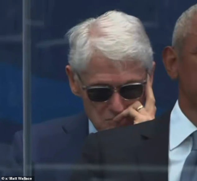 Health fears for Bill Clinton as he's 'caught dozing off' on stage at ...