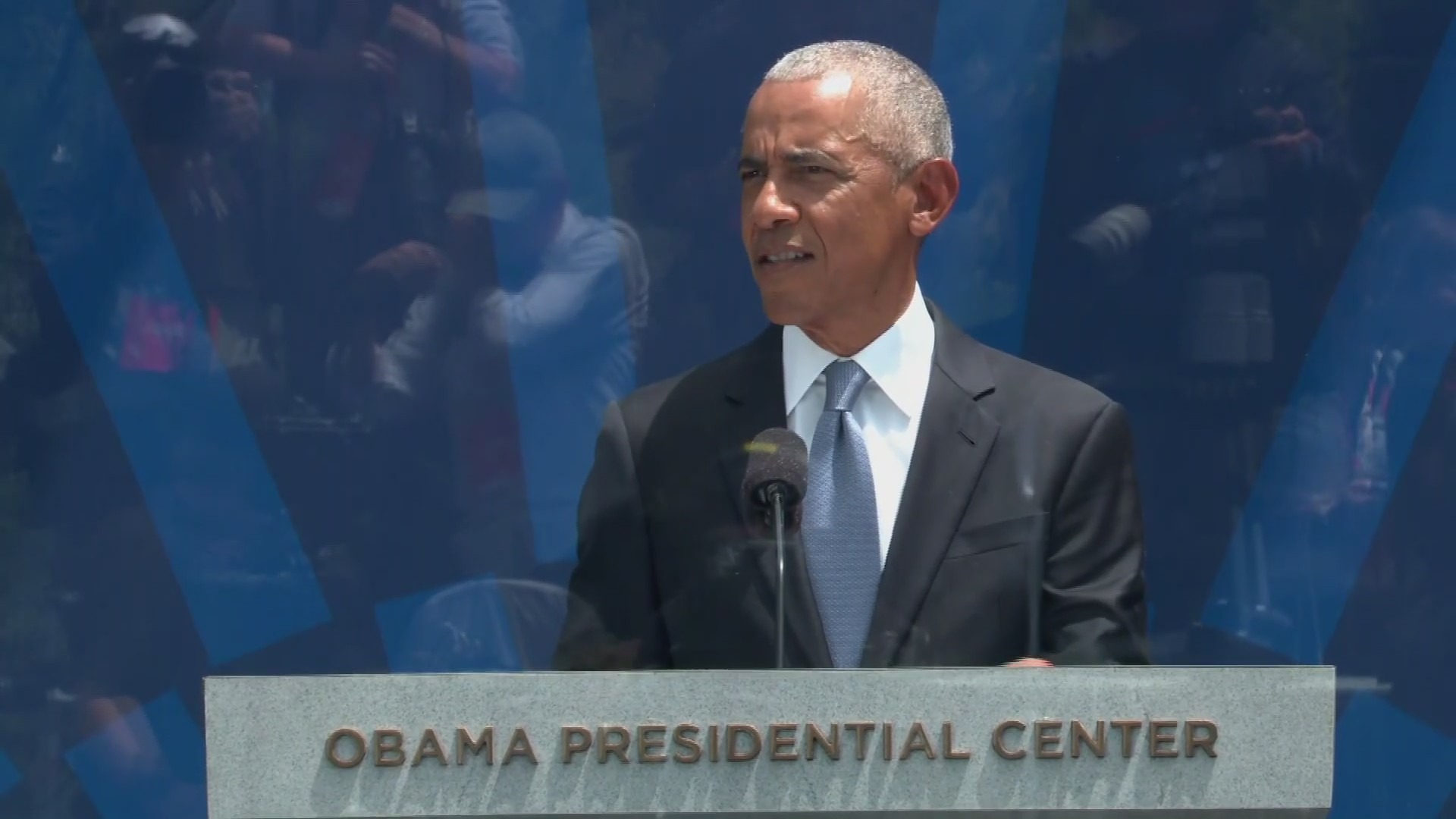 'Hello Chicago': Obama Center celebrates grand opening with star ...