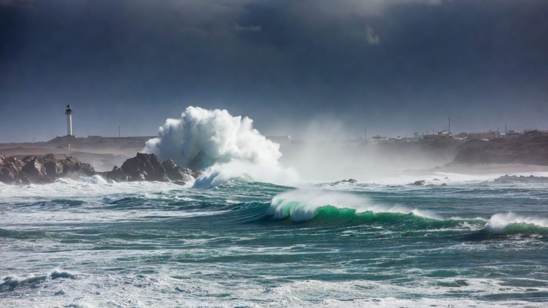 Alerta costera: Anuncian marejadas para casi todo Chile; estos son los ...