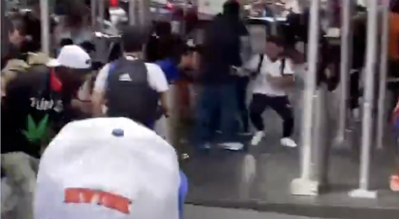 New York, sparatoria a Times Square nel giorno della parata dei Knicks ...