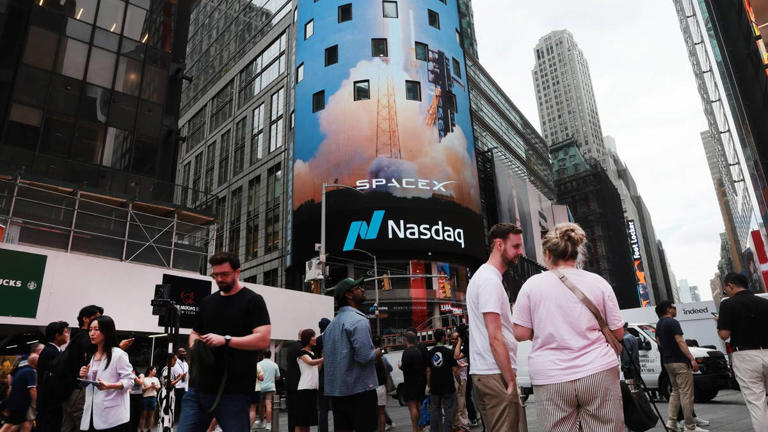 Vanguard says SpaceX portfolio impact will remain small