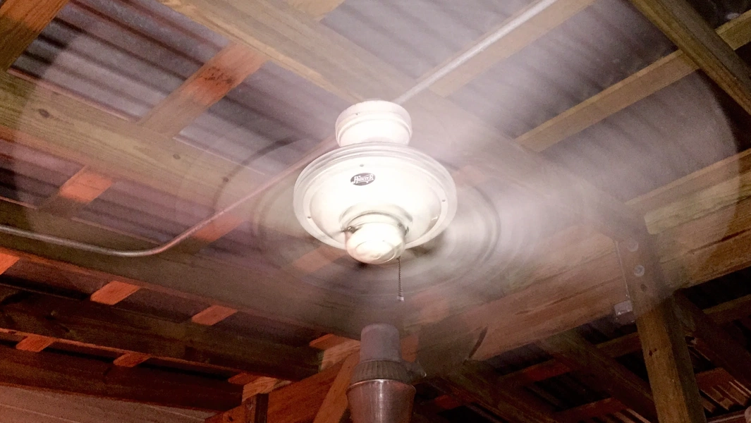 Ceiling fans and AC: Maximizing comfort, minimizing energy use