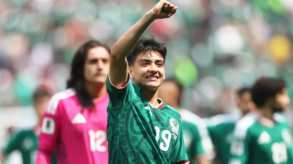 Xolos de Tijuana arropa a Gilberto Mora con emotivo gesto durante el ...