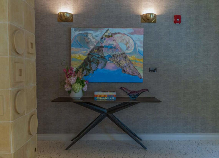 Inside a new luxury Miami airport terminal: Suites, caviar, privacy ...