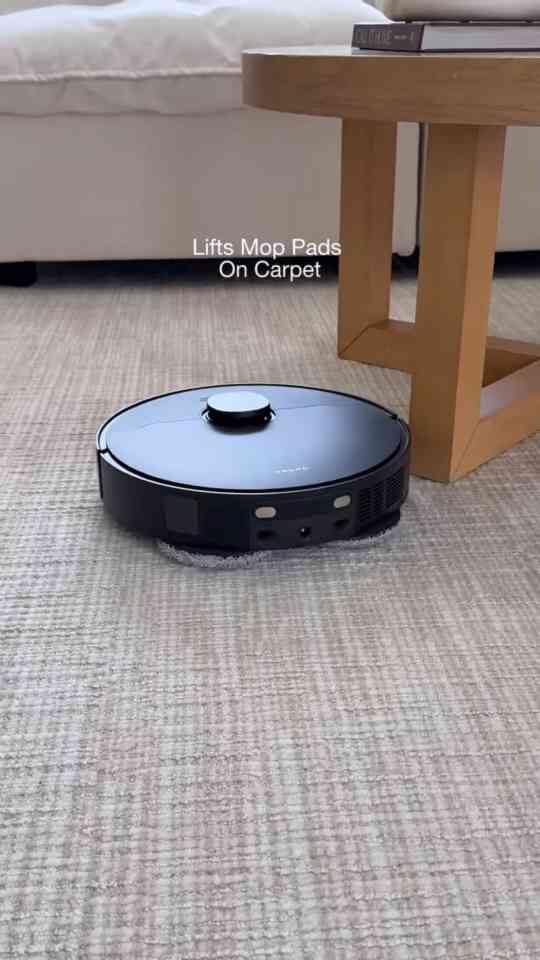 Smart robot vacuum that makes floor cleaning easy