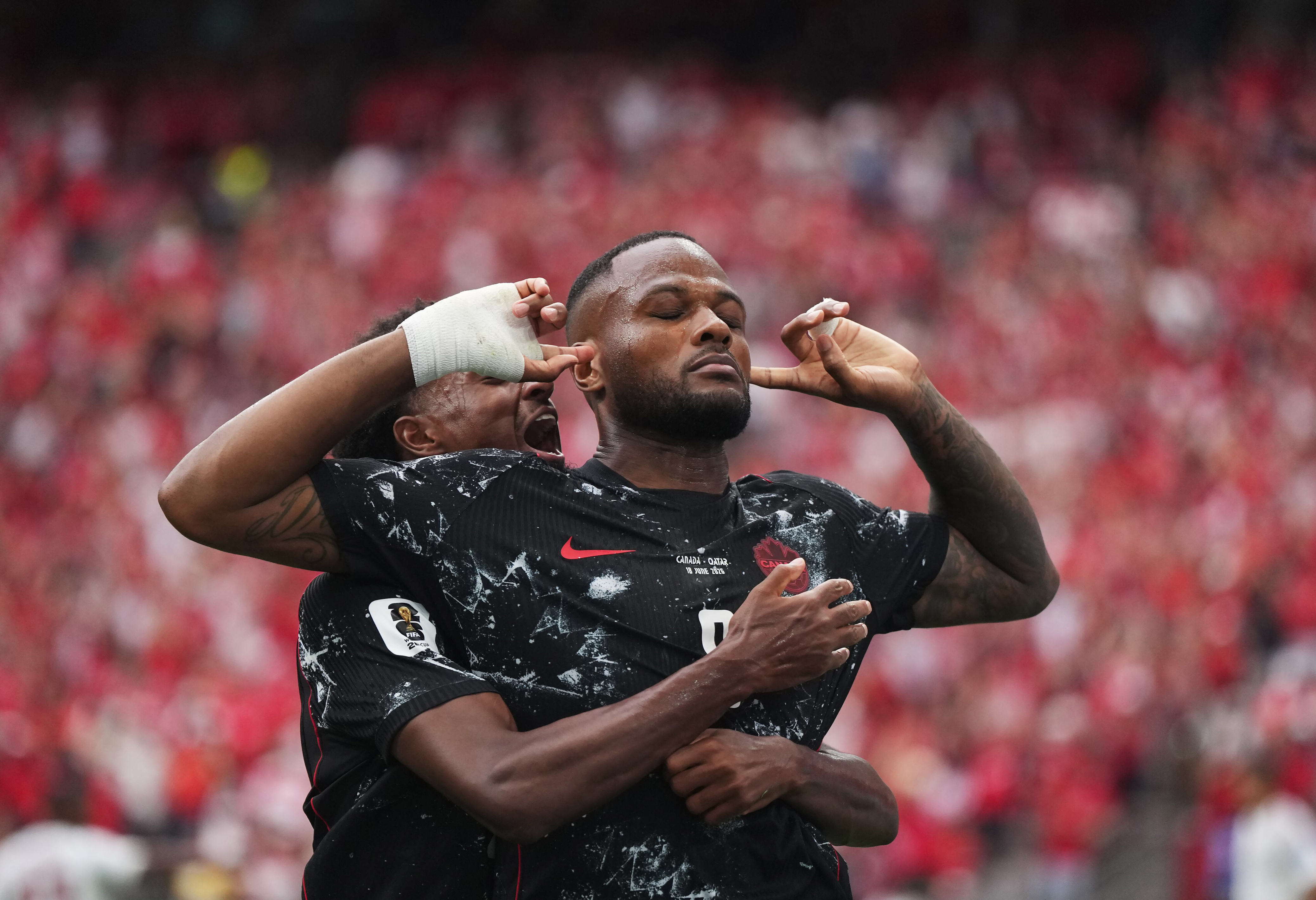 Canada crushes Qatar 6-0 amid two red cards
