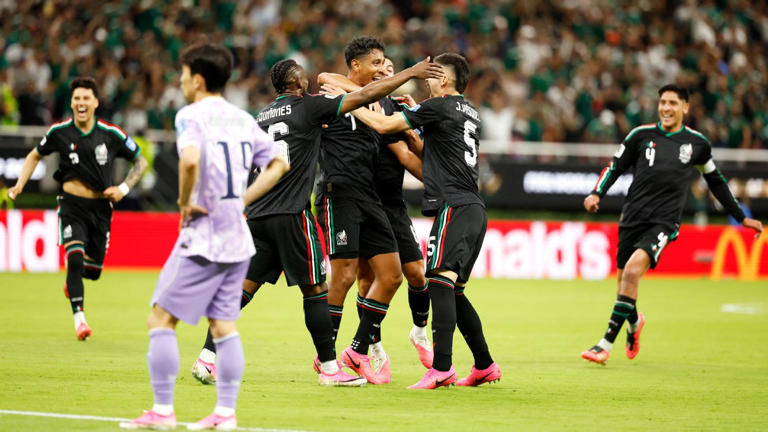 Mexico beat South Korea to clinch first place in Group A