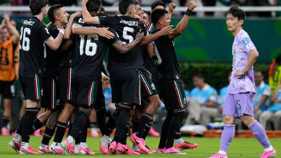 Mexico vs South Korea, FIFA World Cup: Mexico first into round of 32 ...