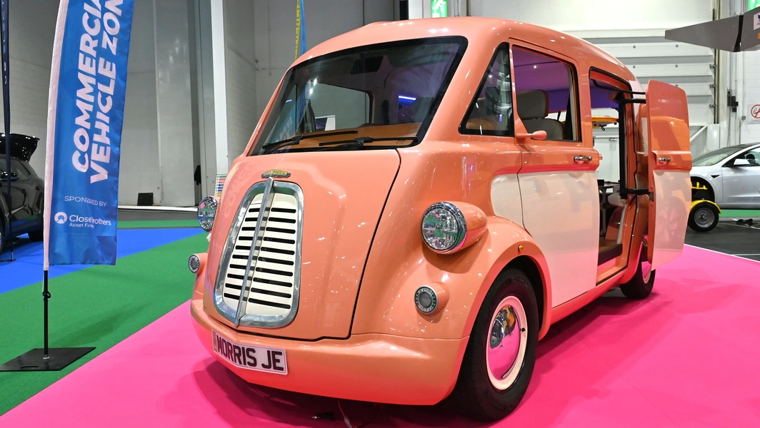 Morris JE van revives 1940s design with electric upgrade