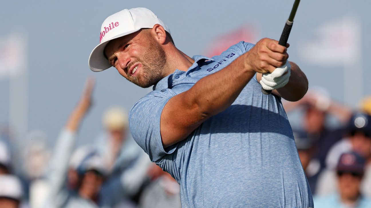 Wyndham Clark builds 4-shot lead before US Open play suspended
