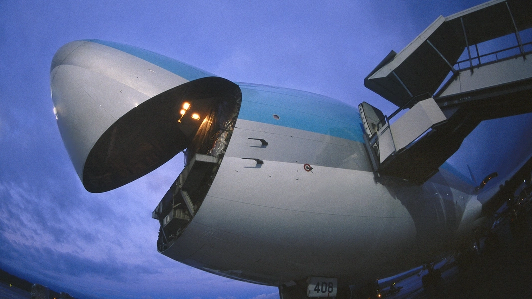 Design origins and evolution of the Boeing 747 upper deck