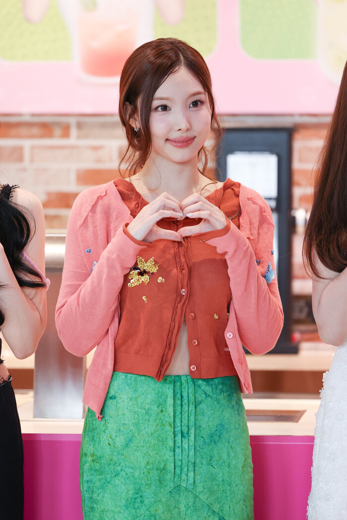 S Korean girl group TWICE