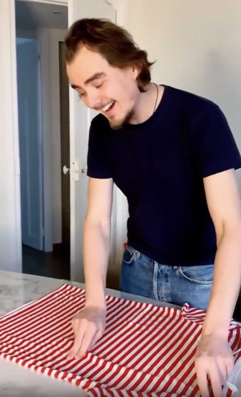 Simple steps to fold your clothes quickly and neatly